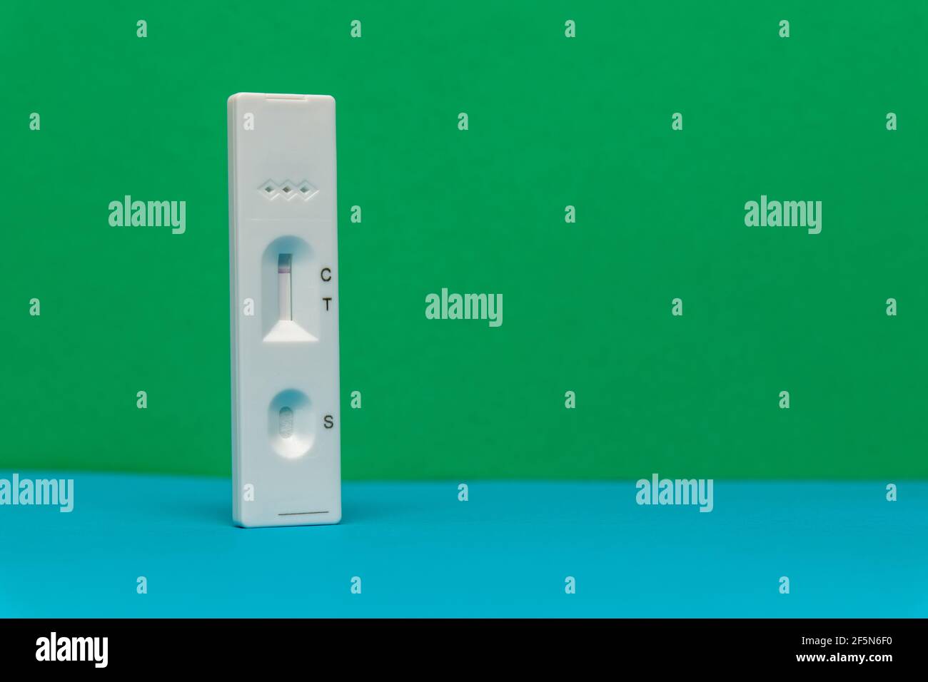 Lateral flow immunochromatographic assay hi-res stock photography and ...
