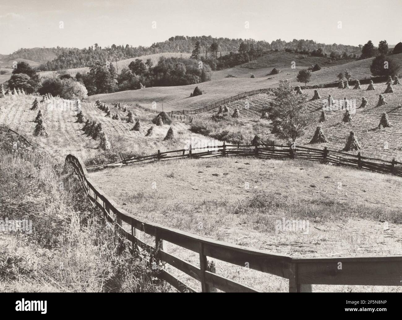 Farm split rail fence hi-res stock photography and images - Alamy