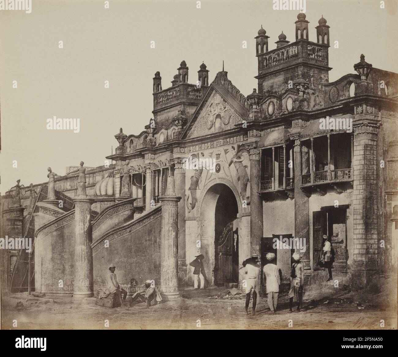 A Gateway Leading Into the Kaiserbagh Stock Photo - Alamy