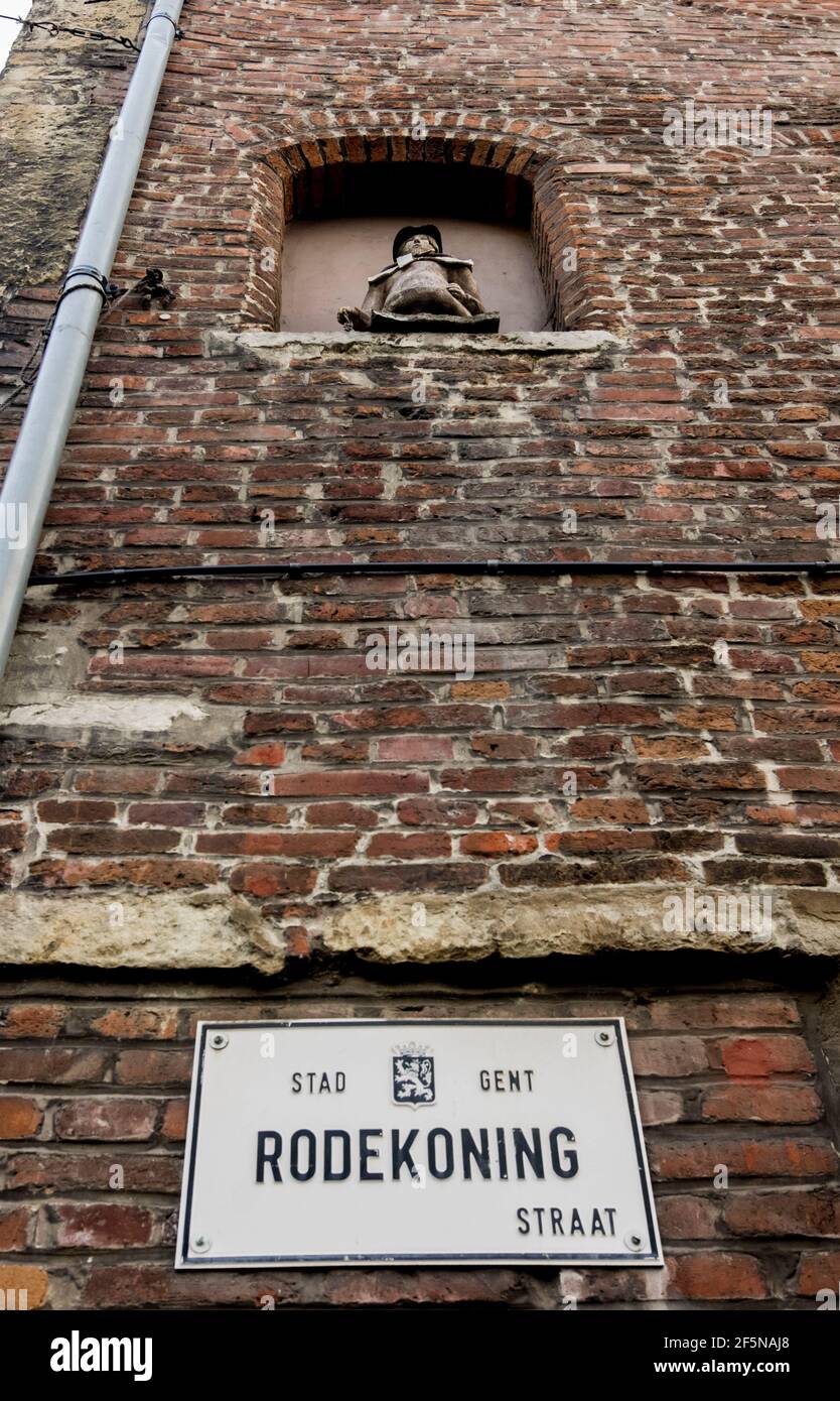 Public art statue hi-res stock photography and images - Alamy