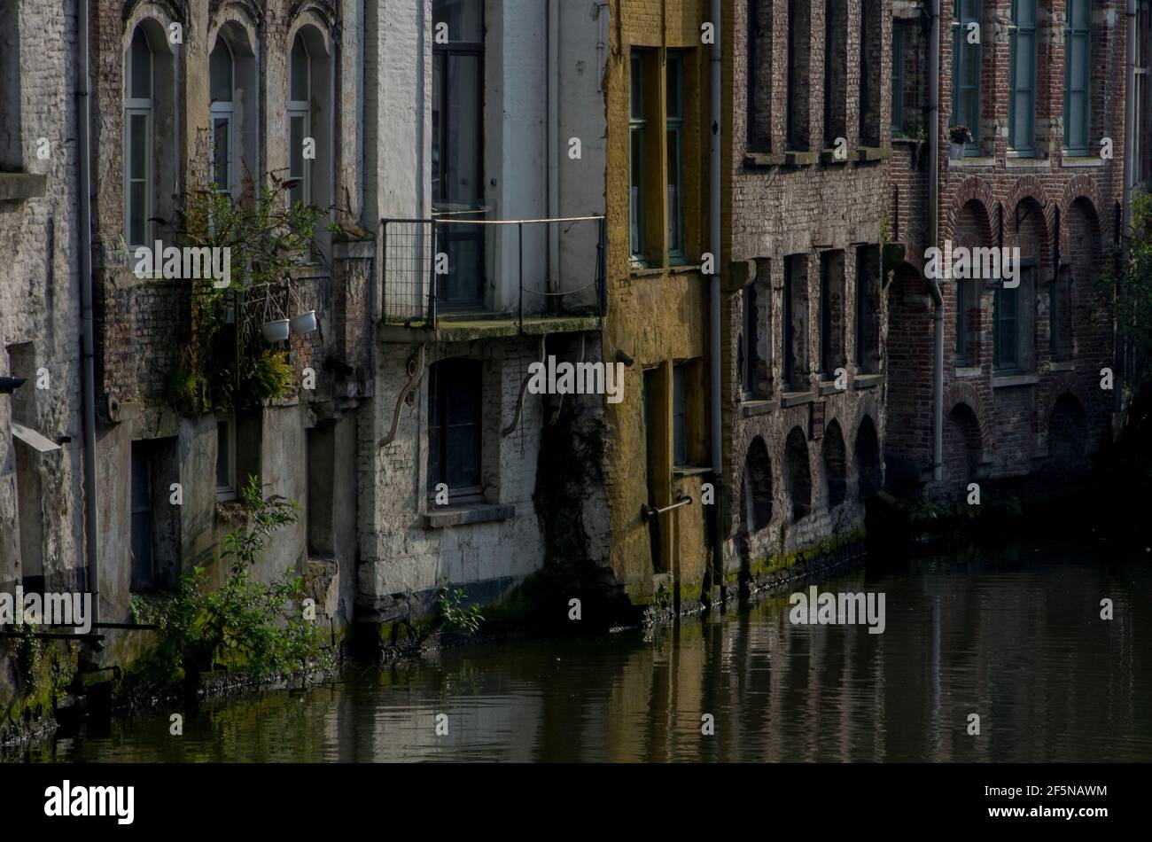 Rickety balconies hi-res stock photography and images - Alamy