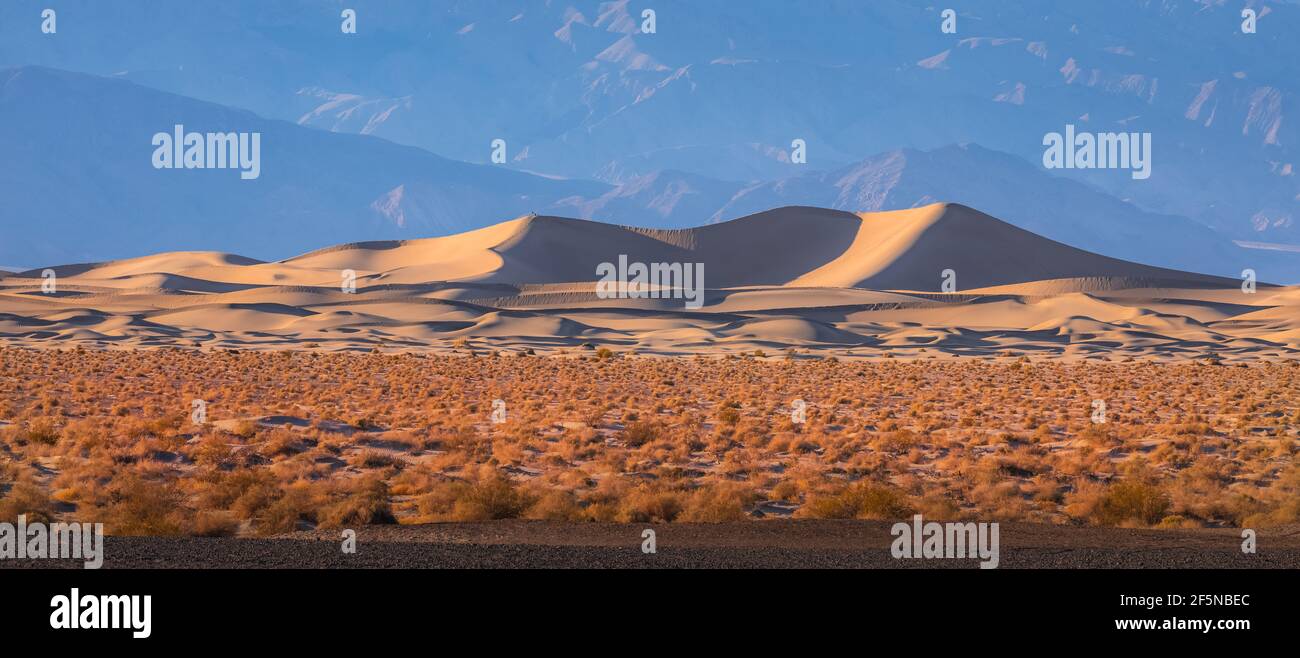 Badlands terrain hi-res stock photography and images - Alamy