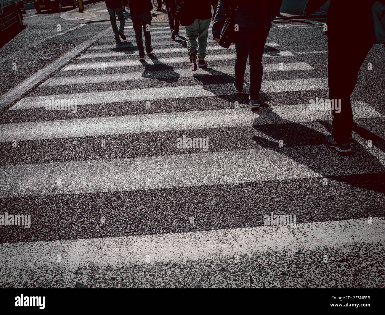 Busy crosswalk intersection ginza tokyo hi-res stock photography and ...
