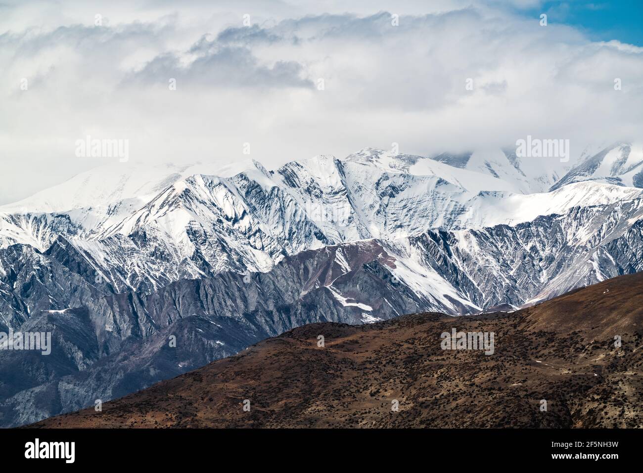 Large snow capped mountain hi-res stock photography and images - Alamy