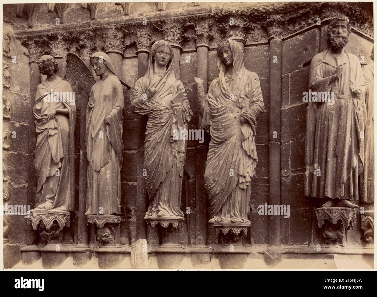 Reims Cathedral, statues side of central portal, right side, west door ...