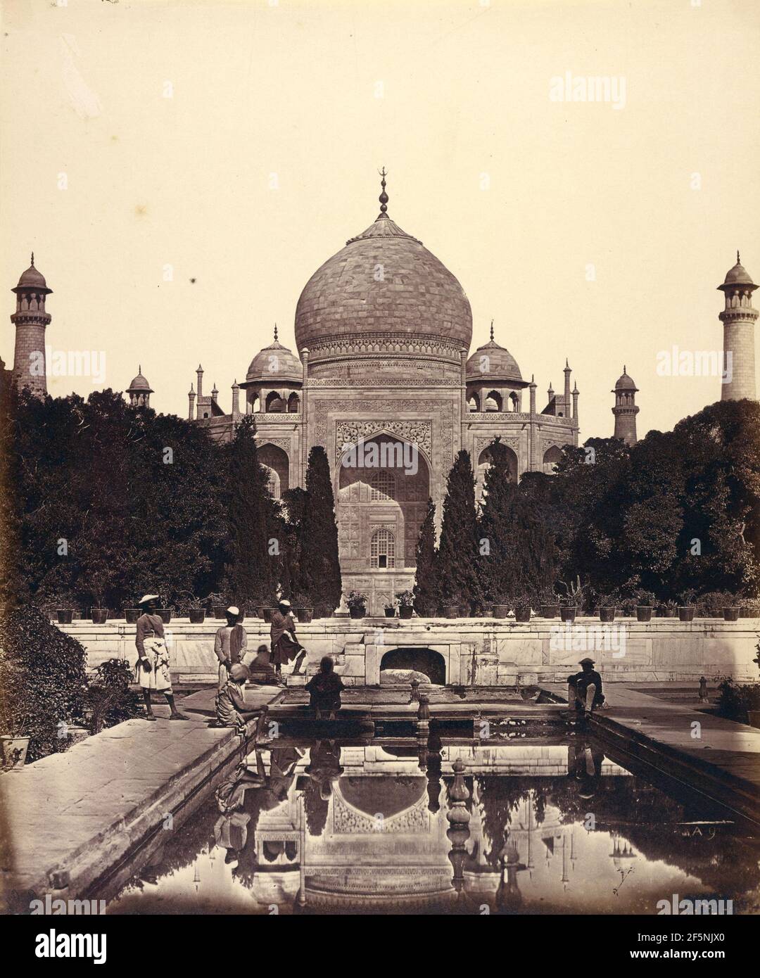 The Taj Mahal with the Fountains Stock Photo - Alamy