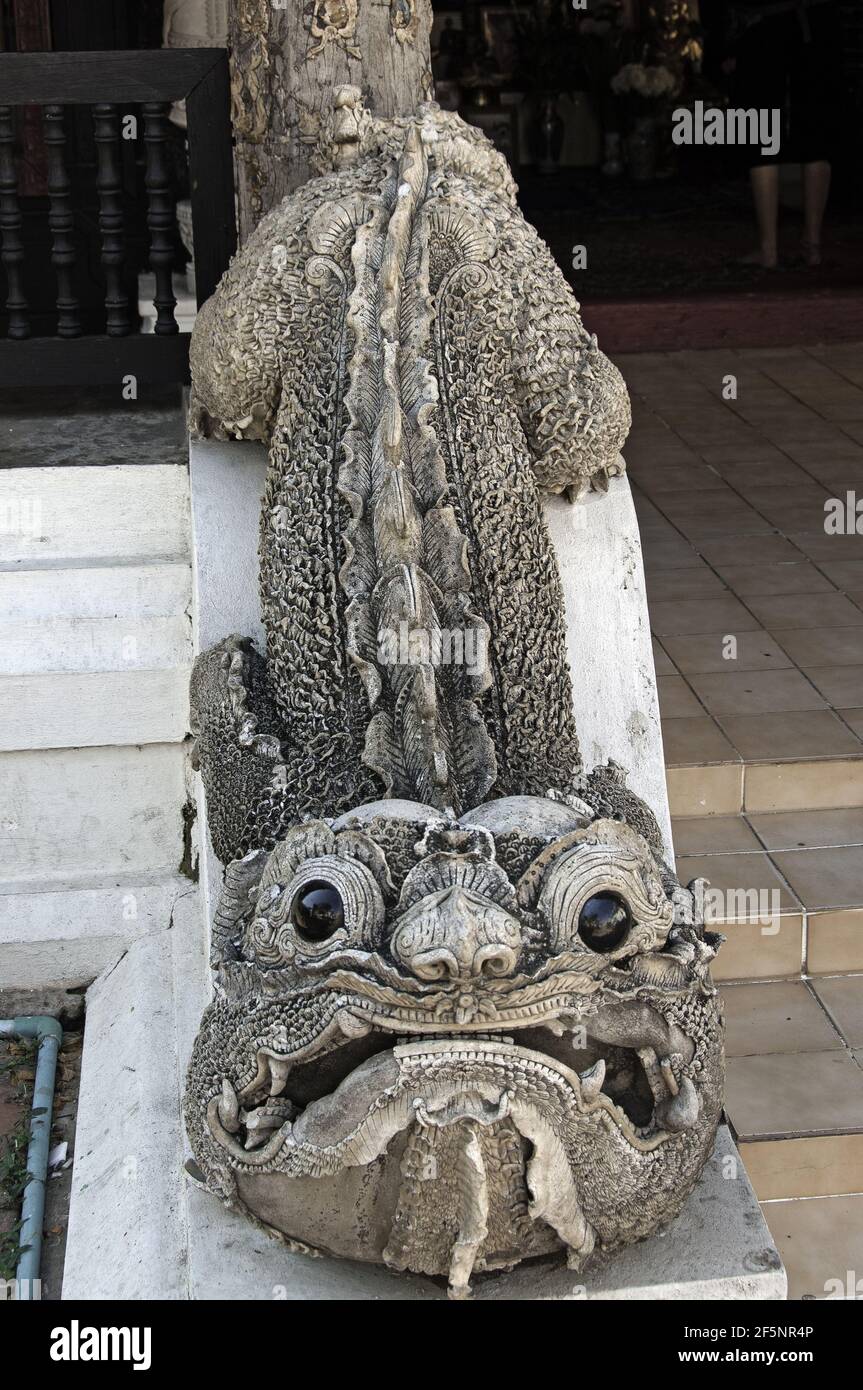 Snake statues hi-res stock photography and images - Alamy