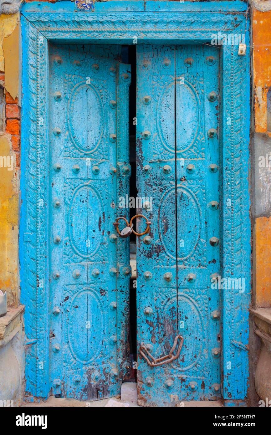 Locked entrance door hi-res stock photography and images - Alamy