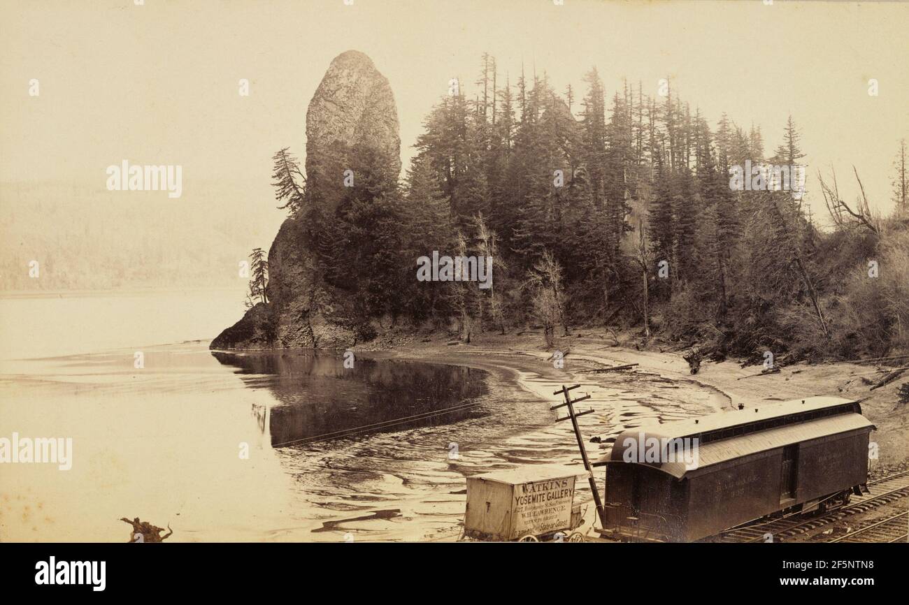 Rooster rock and columbia river hi-res stock photography and images - Alamy