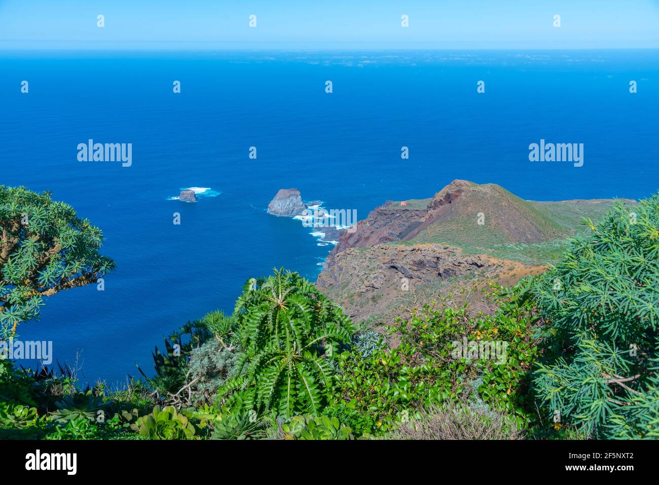 El hierro roques de salmor hi-res stock photography and images - Alamy