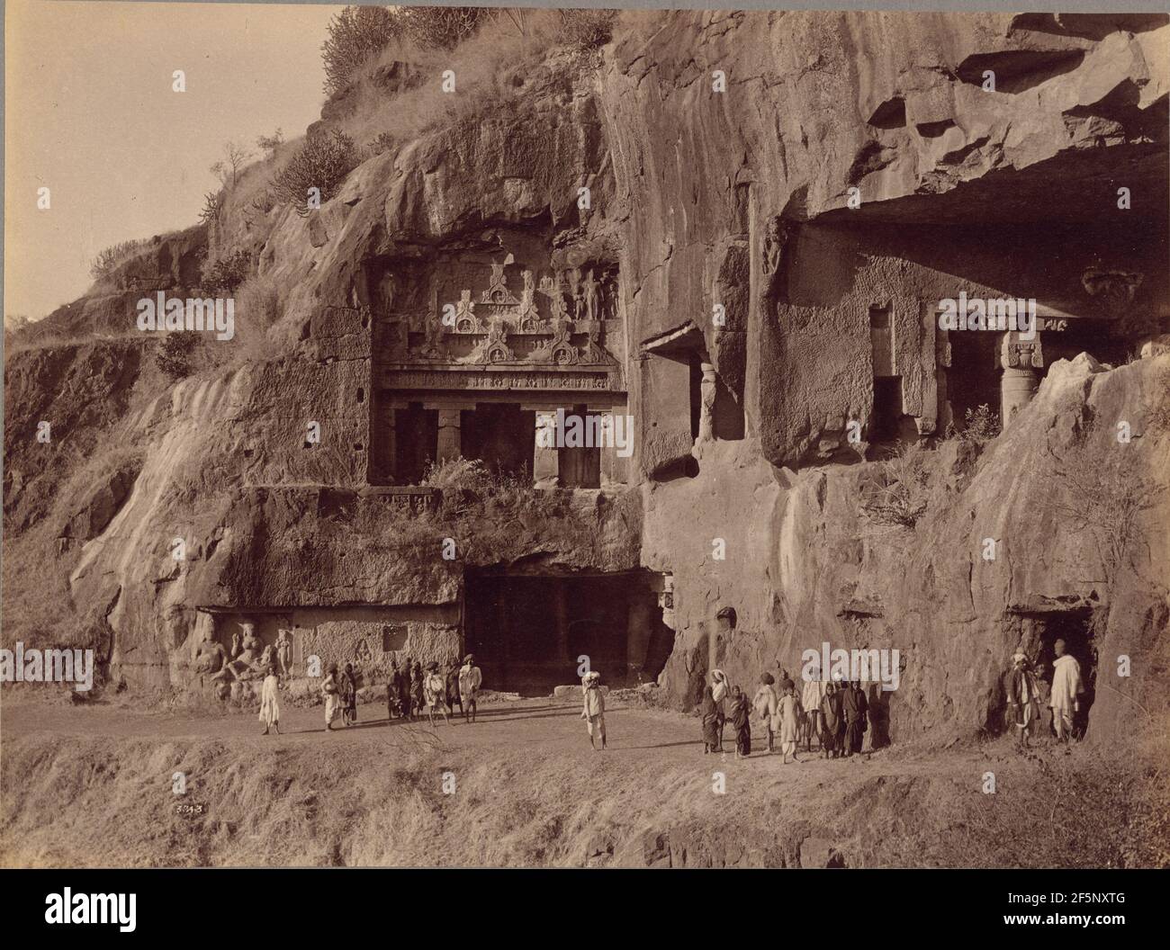 Cliff face caves hi-res stock photography and images - Alamy