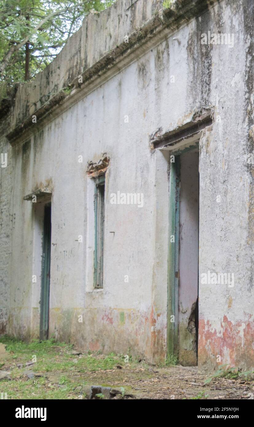 old building in ruins Stock Photo - Alamy