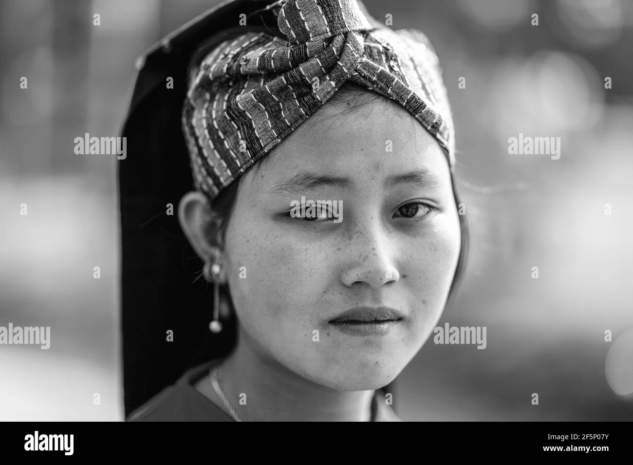 Cave woman dress costume hi-res stock photography and images - Alamy