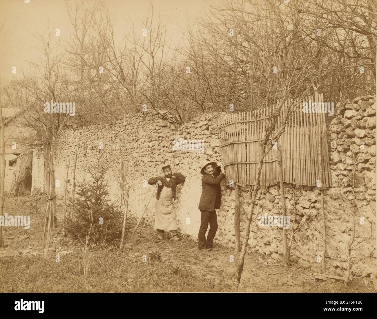 Ermitage de Sénart, un jardinier et Jules Belaube. Nadar Gaspard Félix ...