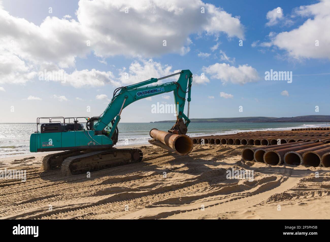 Moving pipes hi-res stock photography and images - Alamy