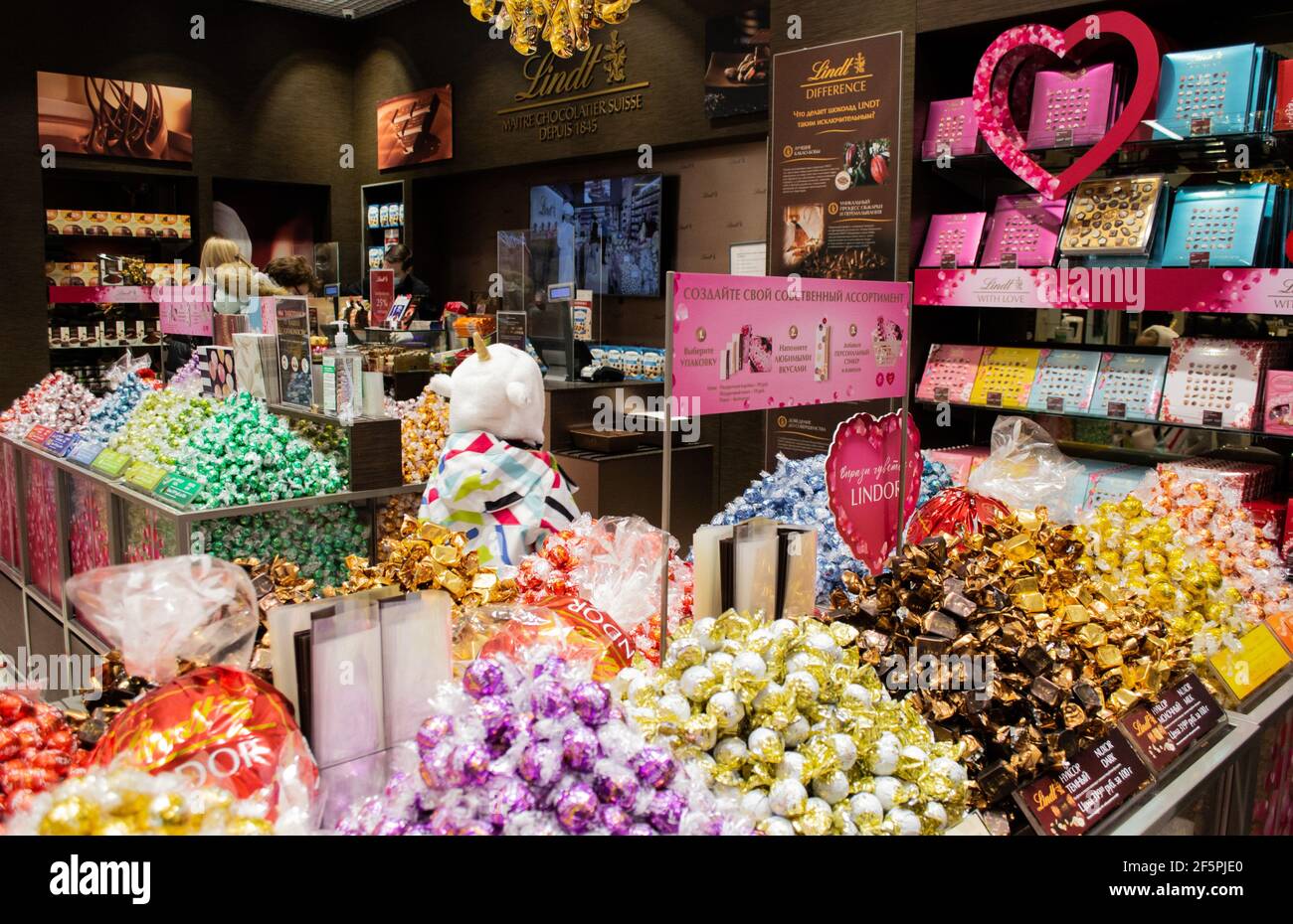 Lindor chocolate hi-res stock photography and images - Alamy