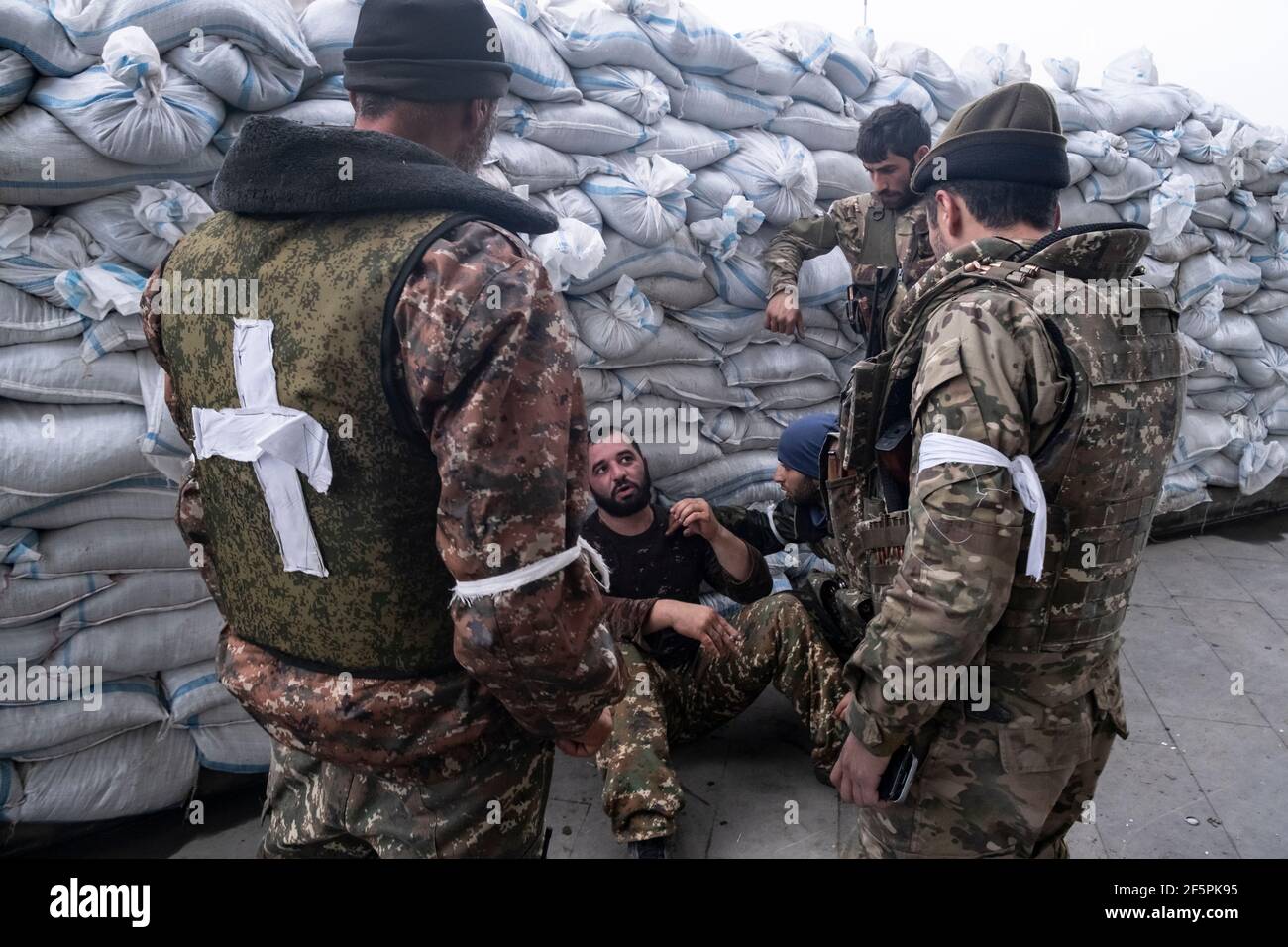 Army waiting outside hi-res stock photography and images - Alamy