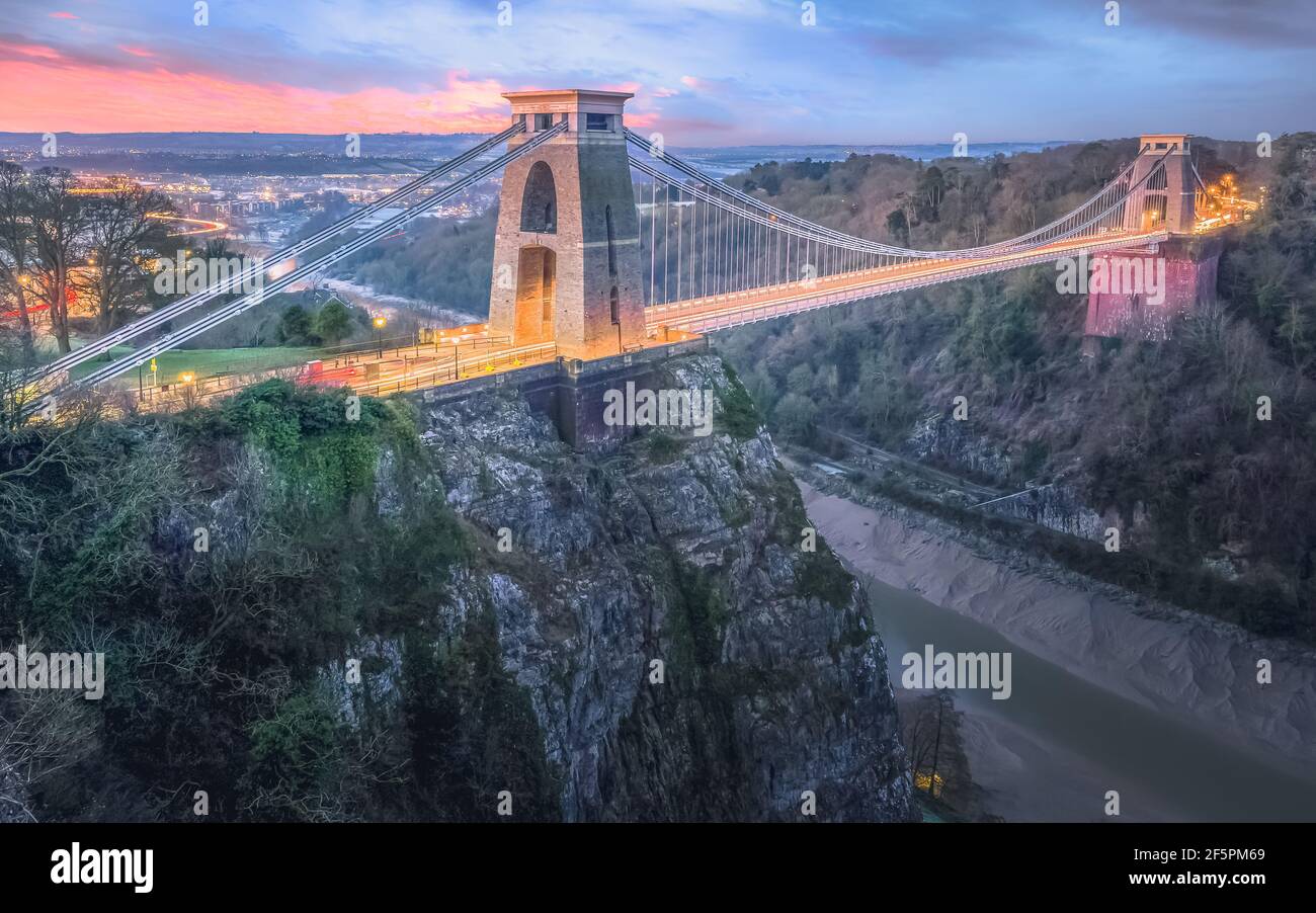Cityscape view of Bristol, England, UK and the Clifton Suspension ...
