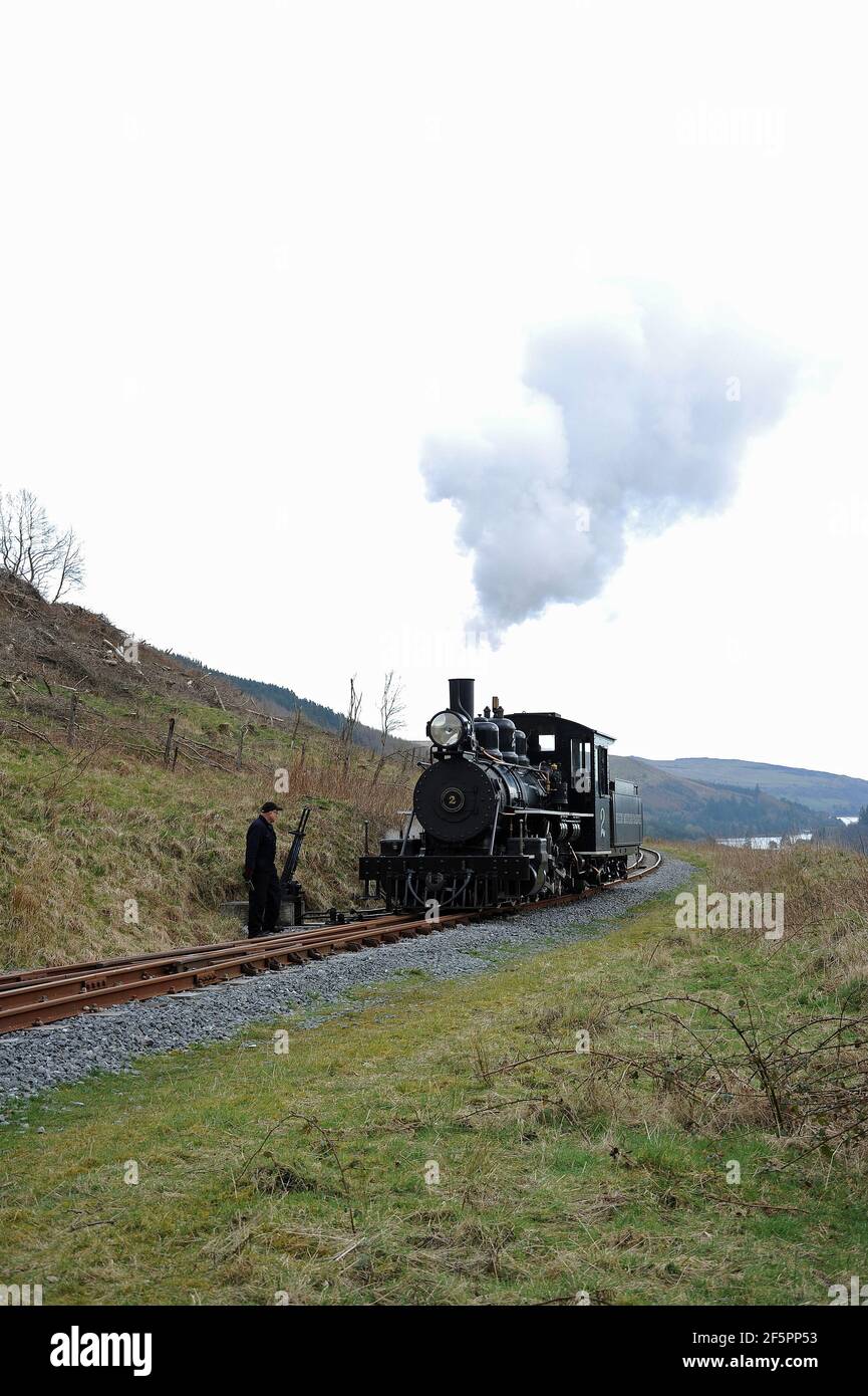 Locomotive running round its train hi-res stock photography and images ...