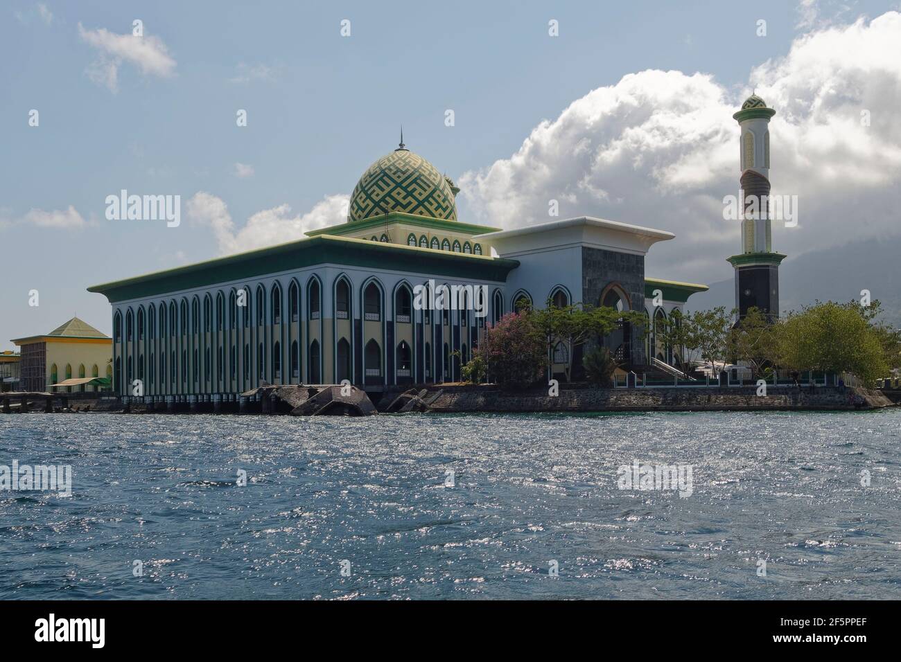 Tobelo Mosque in Halmahera Island, Maluku, Indonesia Stock Photo - Alamy