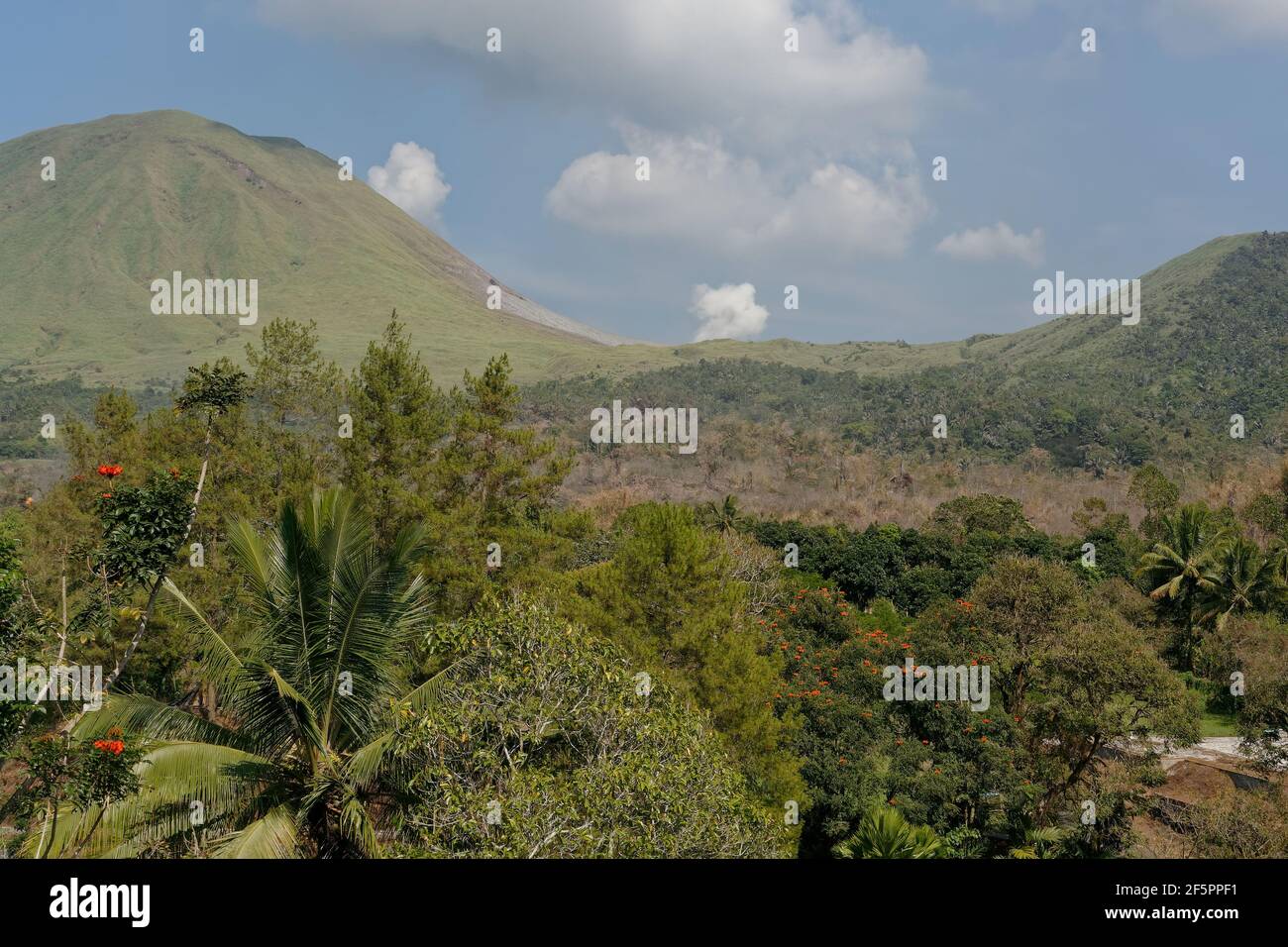 Lokon - Empung volcano (Sulawesi Island, Indonesia Stock Photo - Alamy