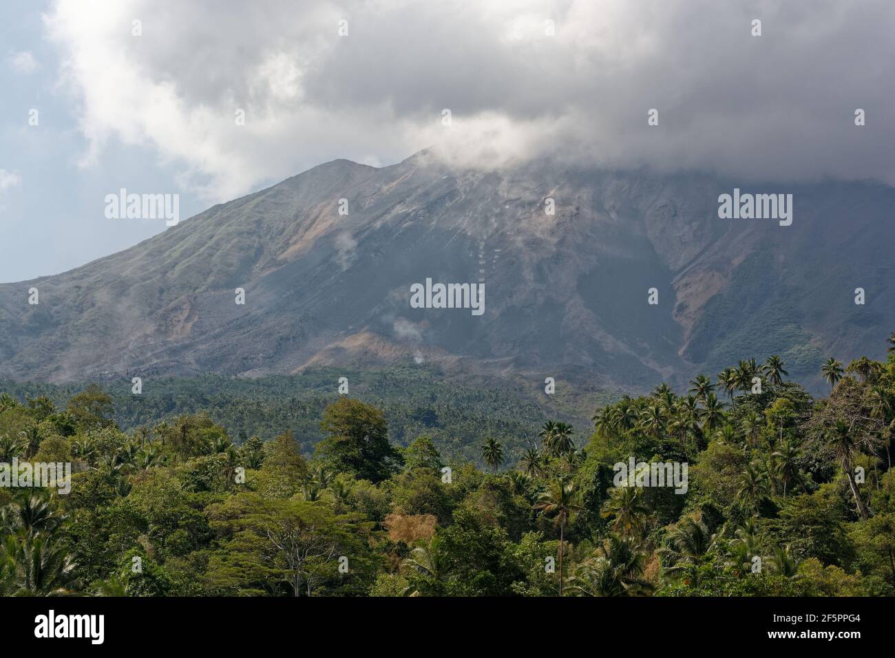 Karangetang volcano eruption (Siau, Sulawesi Islands, Indonesia Stock ...
