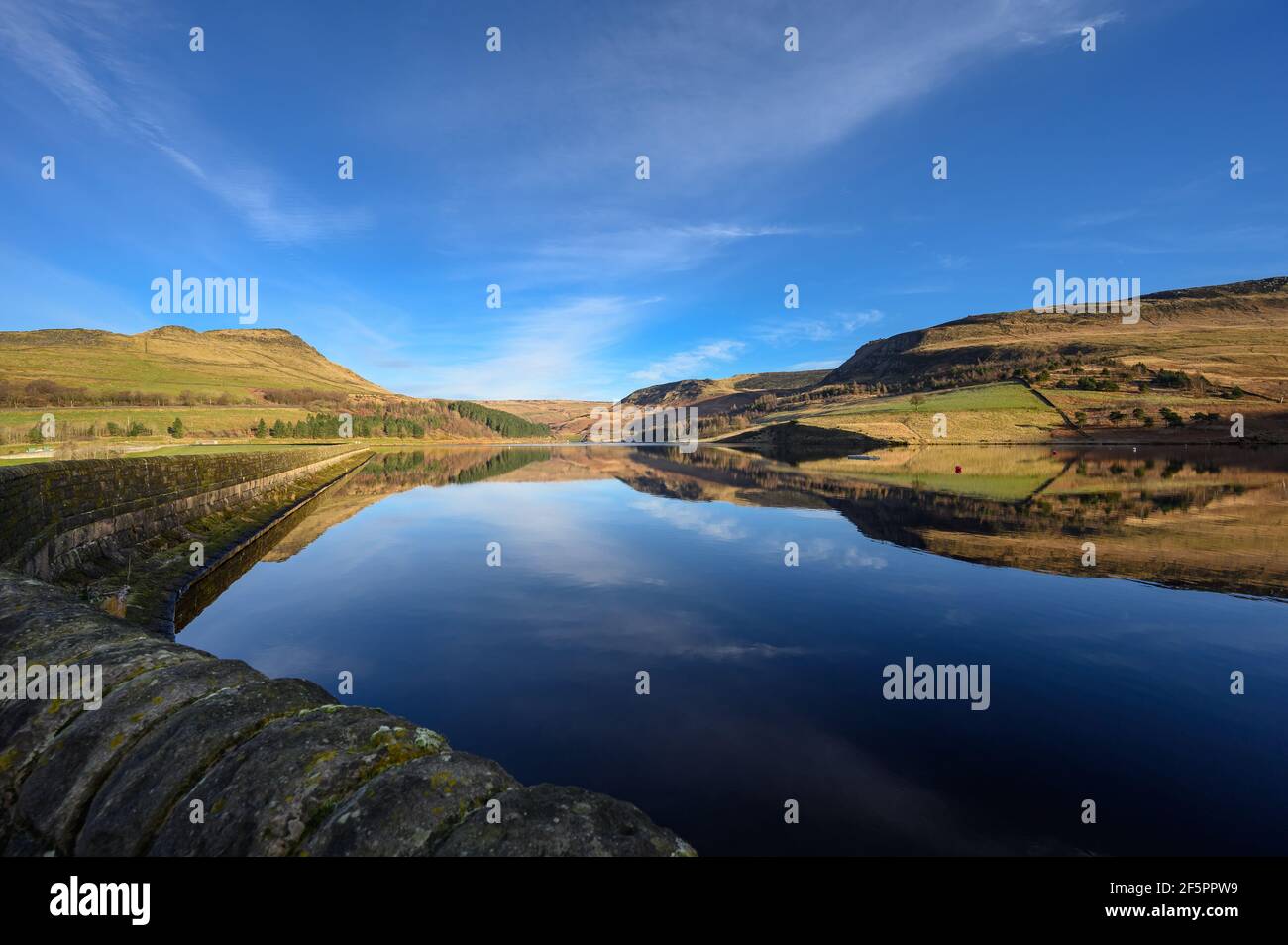 Dovestone Reservoir during an icy winter Stock Photo - Alamy