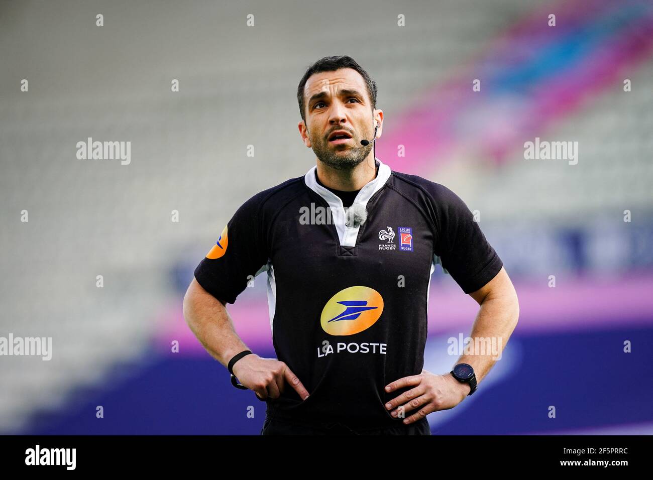 The referee Mathieu Raynal during the rugby TOP 14 match between Stade ...