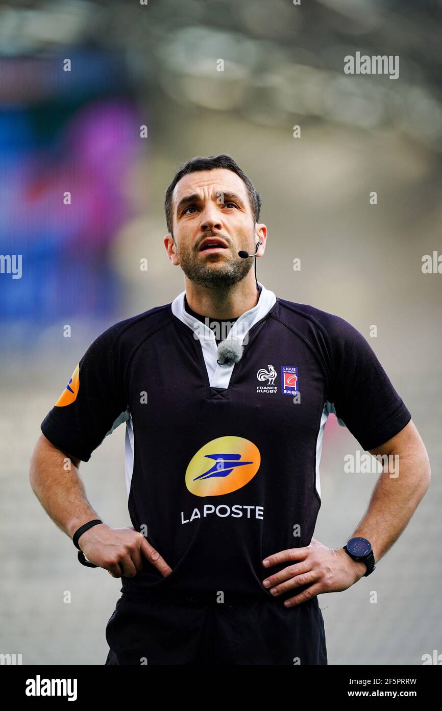 The referee Mathieu Raynal during the rugby TOP 14 match between Stade ...