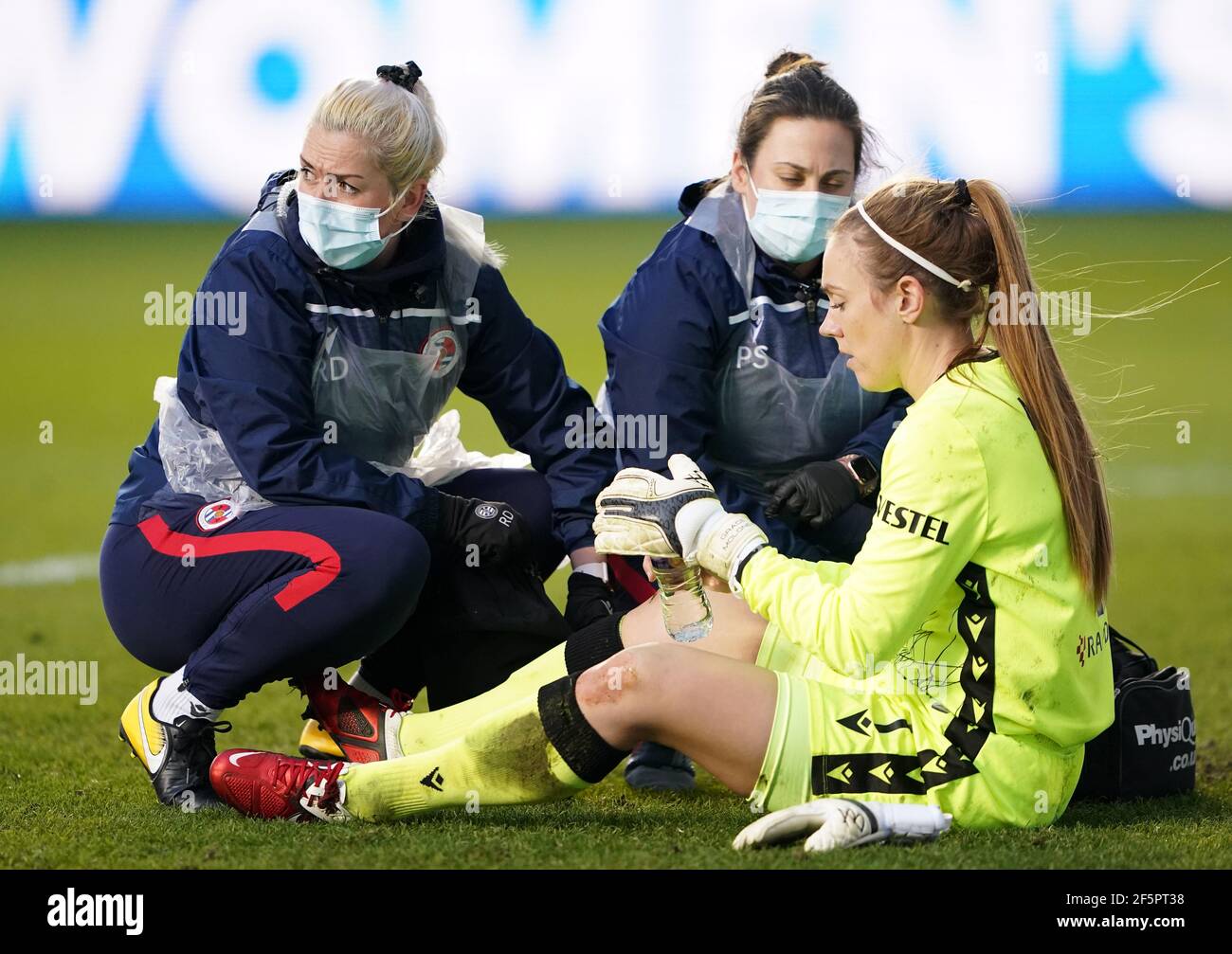 Grace moloney reading hi-res stock photography and images - Alamy