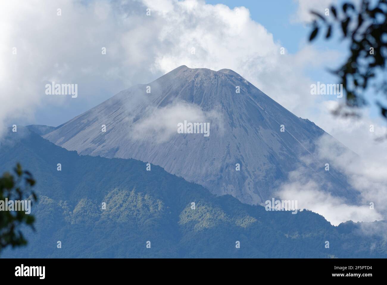Reventador hi-res stock photography and images - Alamy