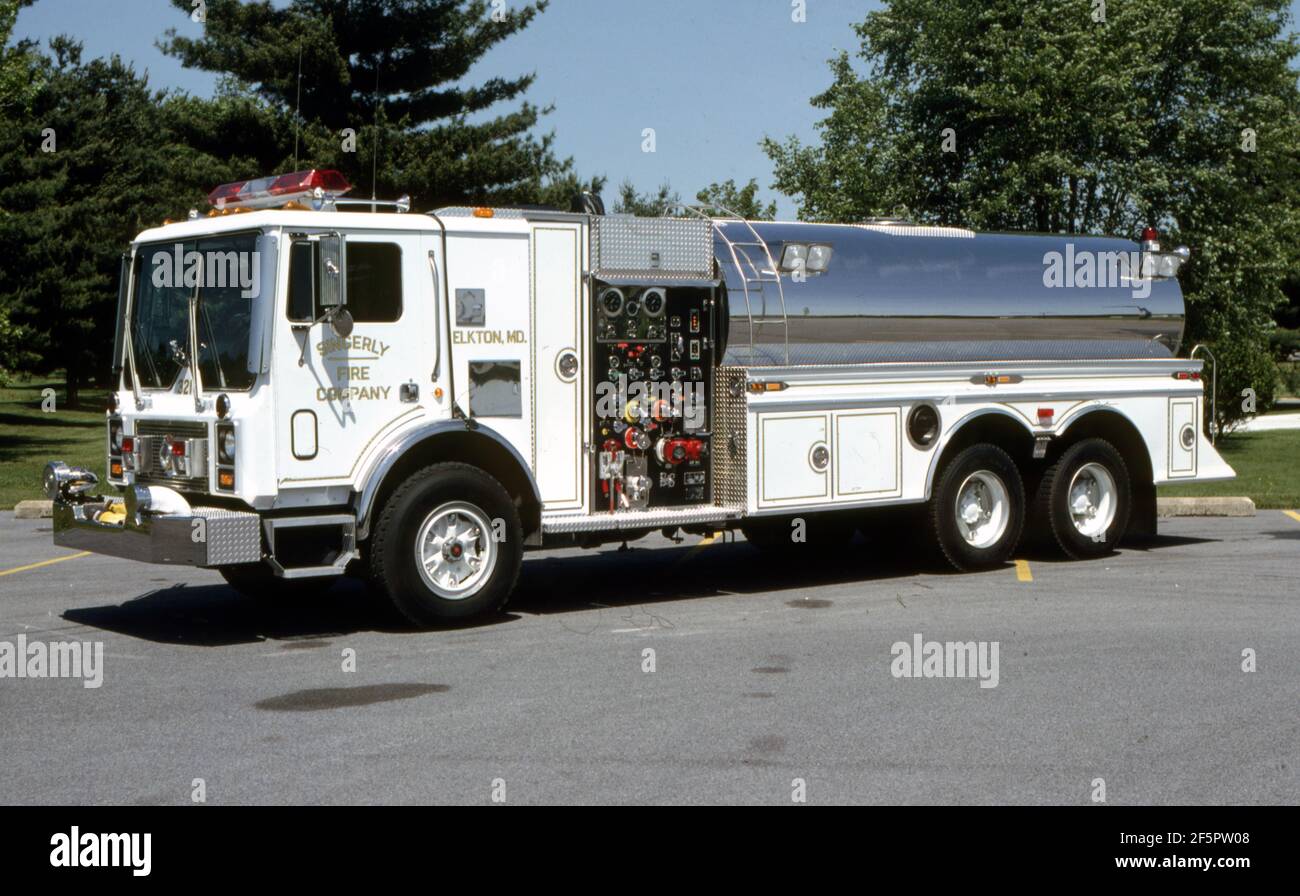 Tanker mack mr model hi-res stock photography and images - Alamy