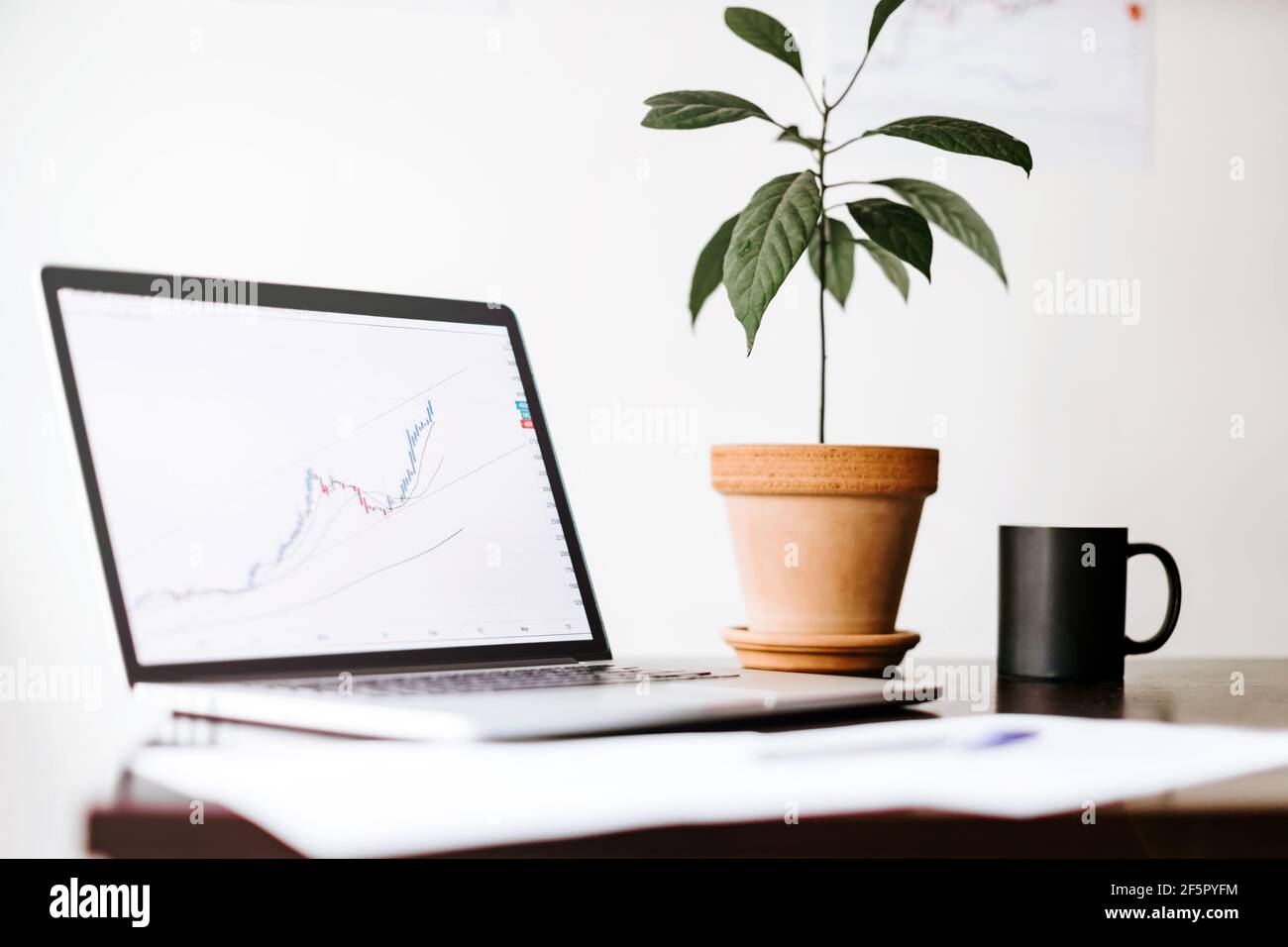 Data trends on screen hi-res stock photography and images - Alamy