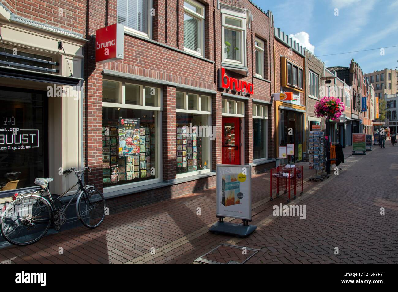 Bruna store logo hi-res stock photography and images - Alamy