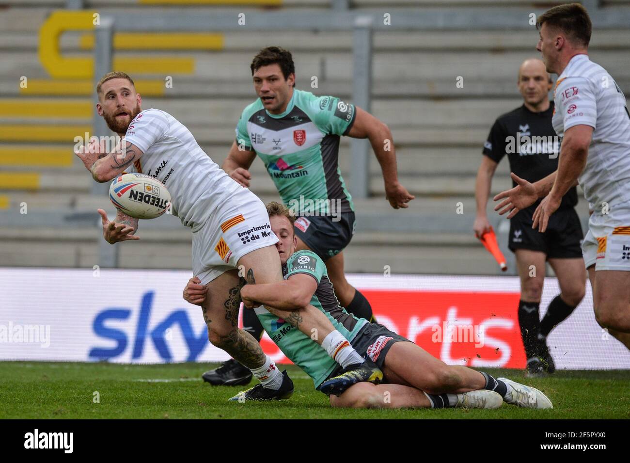 Leeds, England - 26th March 2021 - Catalan Dragons Sam Tomkins offloads ...