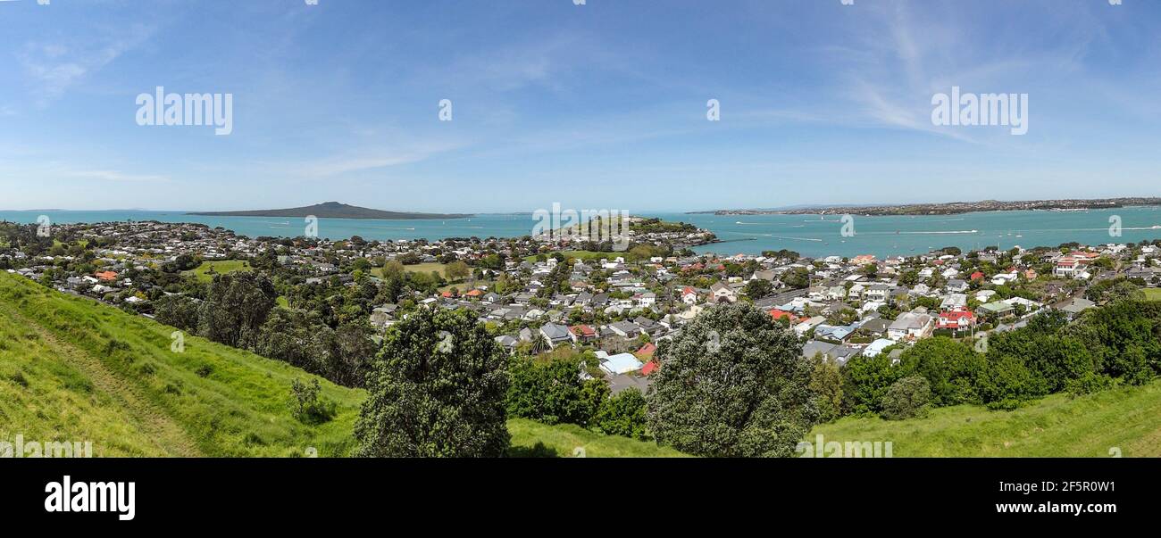 Harbourside suburb of auckland hi-res stock photography and images - Alamy