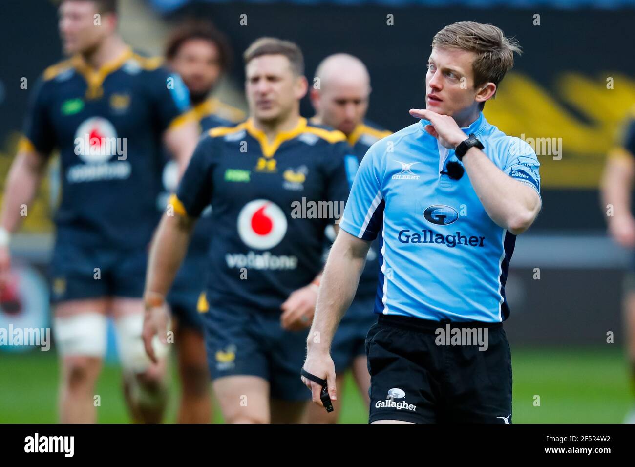 Referee christophe ridley hi-res stock photography and images - Alamy
