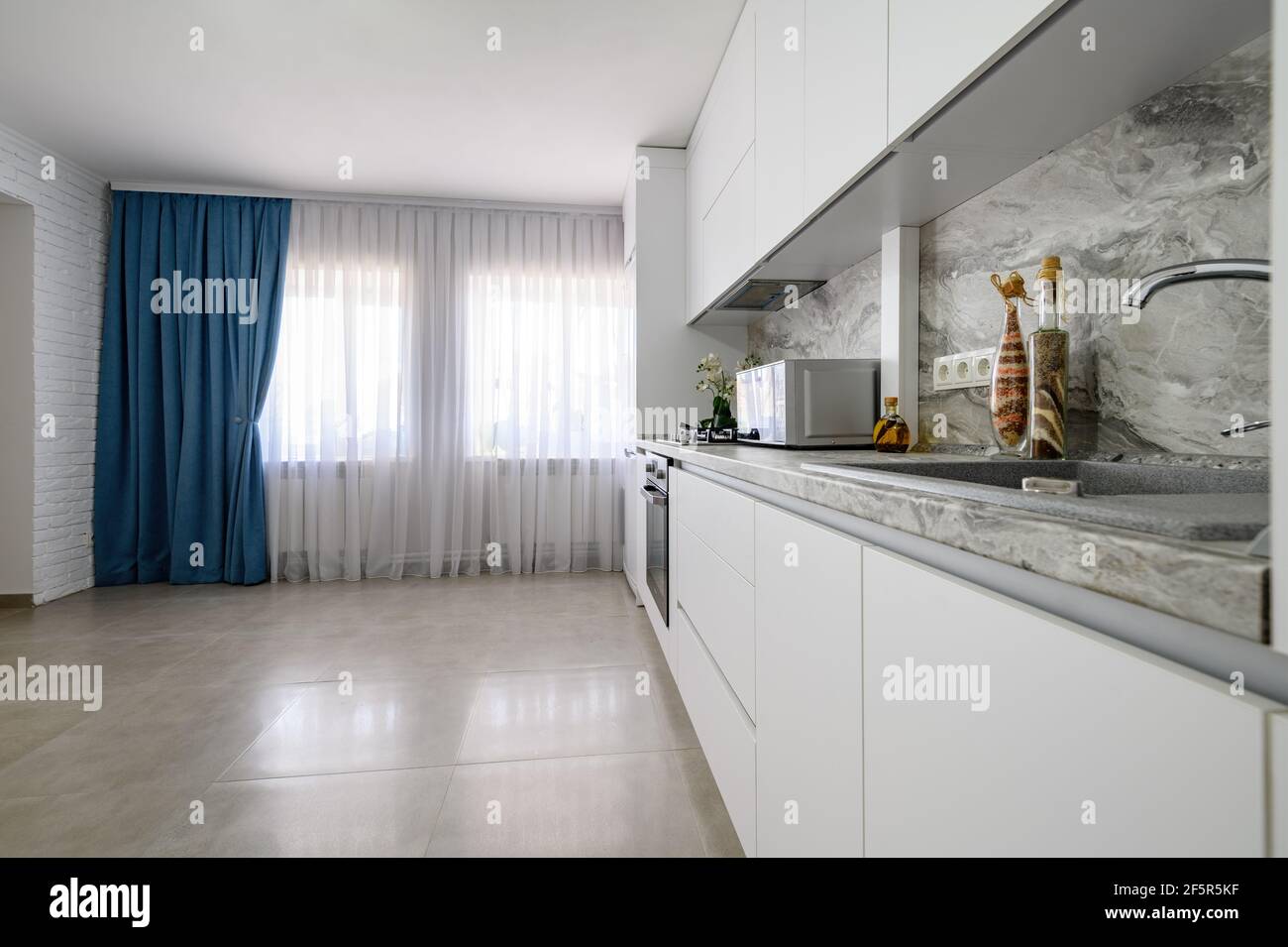White large modern kitchen interior Stock Photo - Alamy