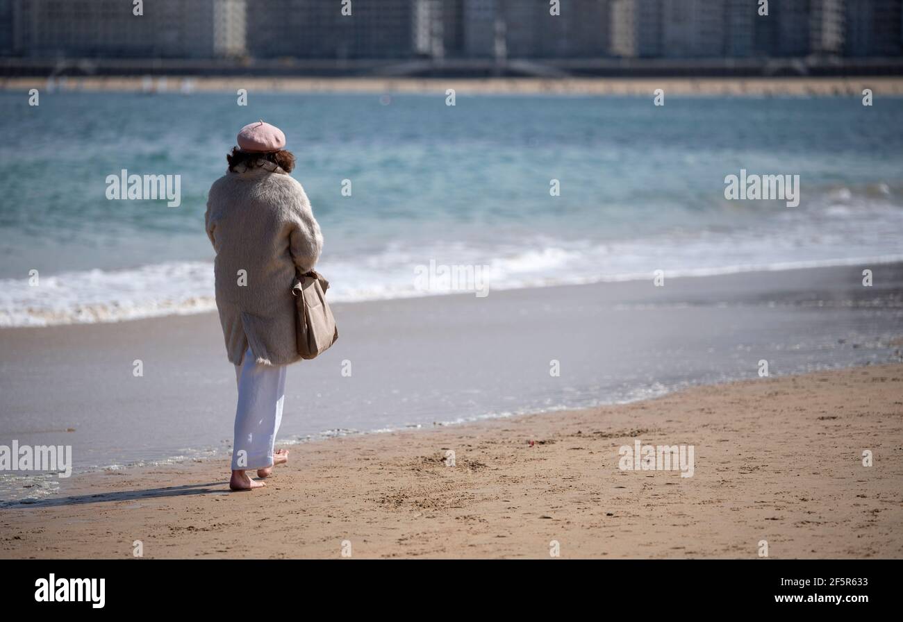 Beach walk foot hi-res stock photography and images - Alamy