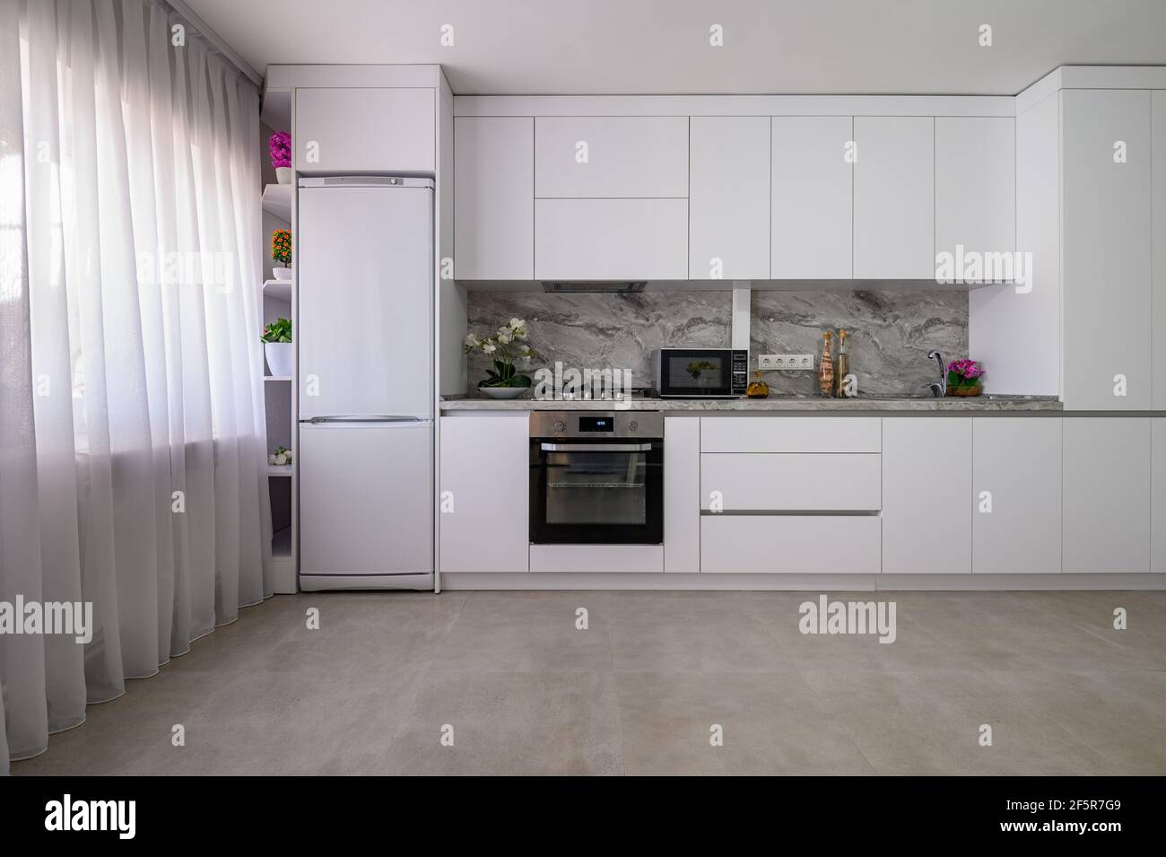 White large modern kitchen interior Stock Photo - Alamy