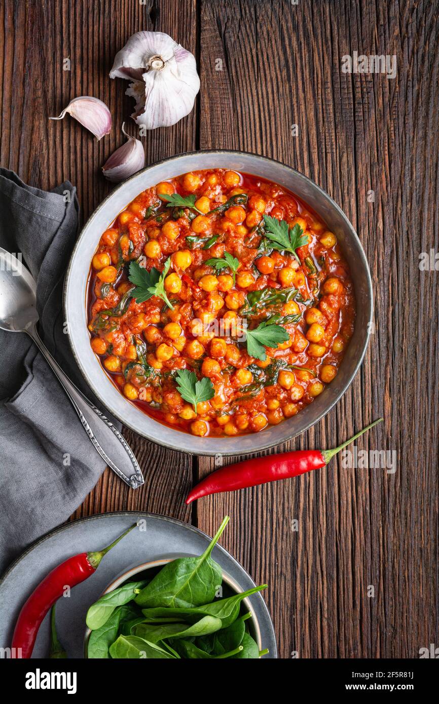 Indian spinach curry hi-res stock photography and images - Alamy