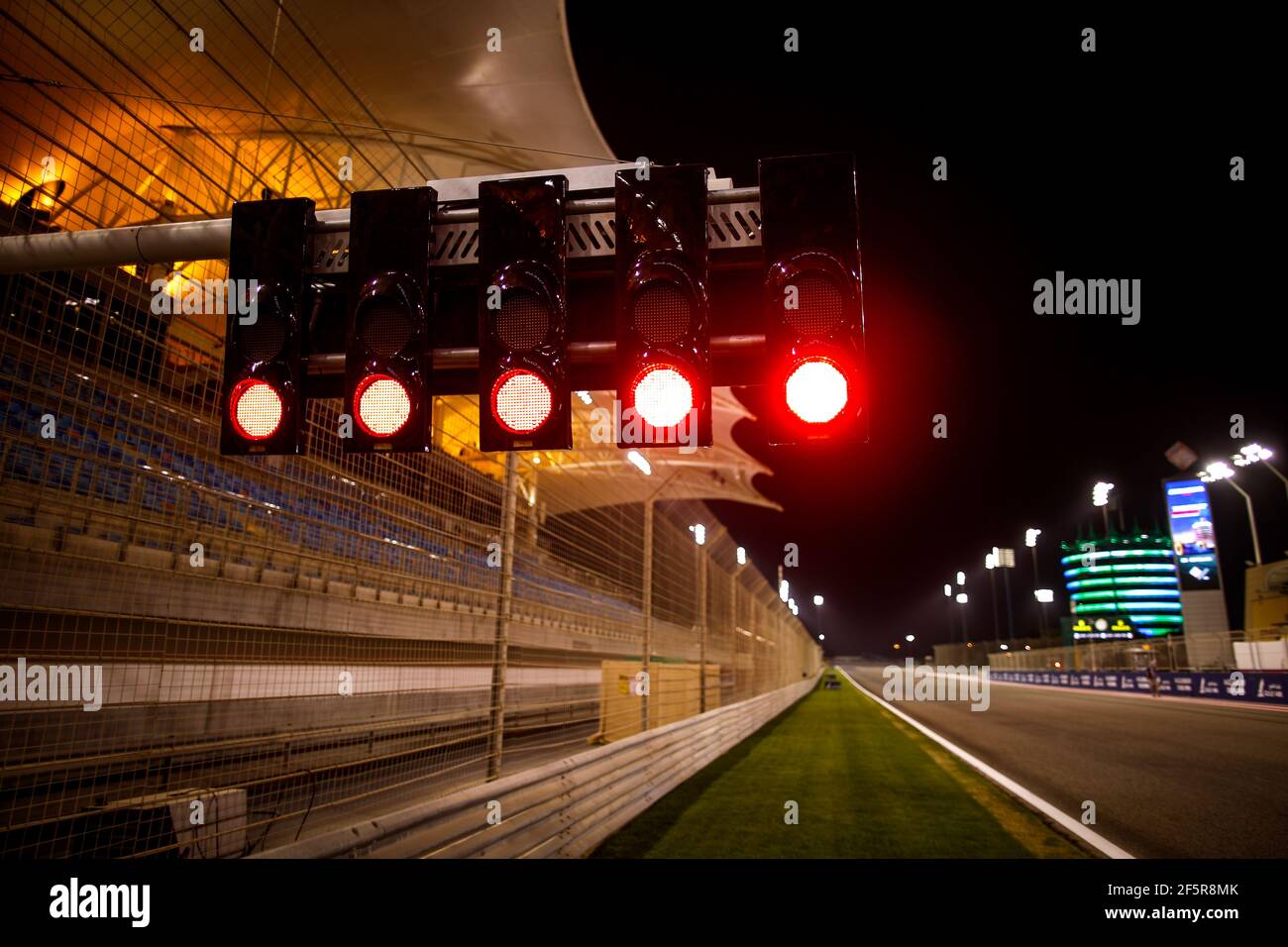 Bahrain track atmosphere 2021 hi-res stock photography and images - Alamy