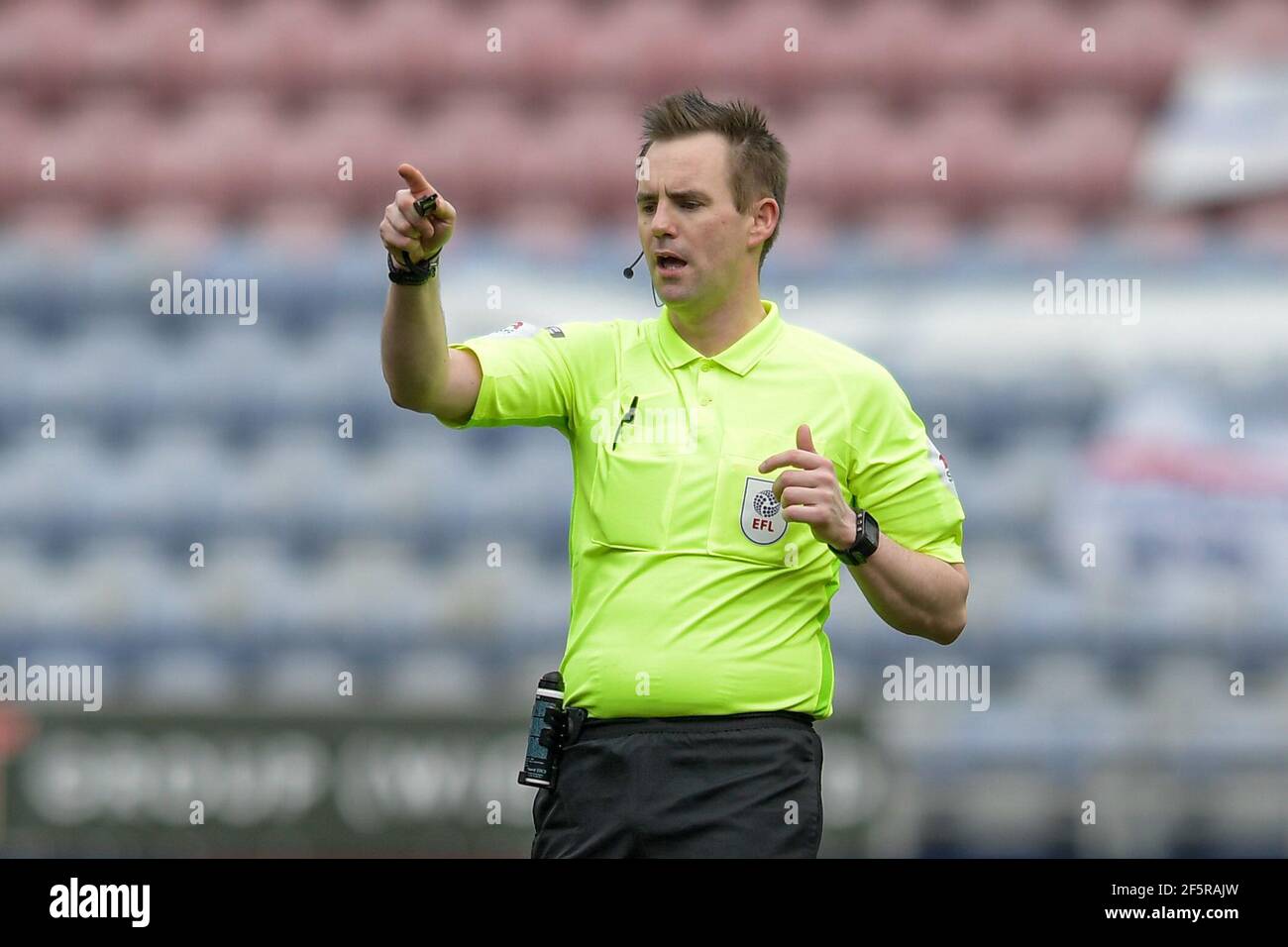 James bell referee hi-res stock photography and images - Alamy