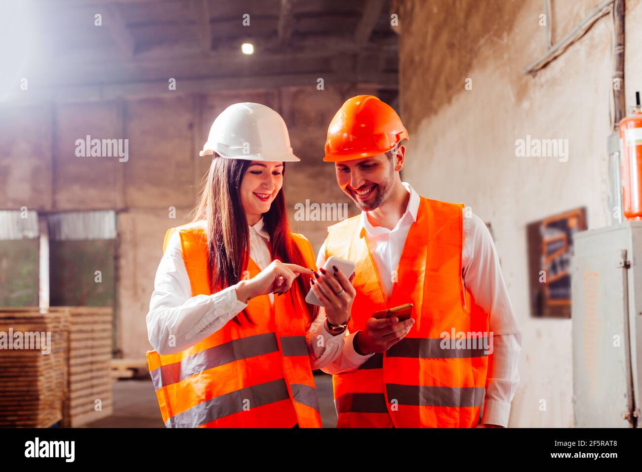 Engineers video call hi-res stock photography and images - Alamy
