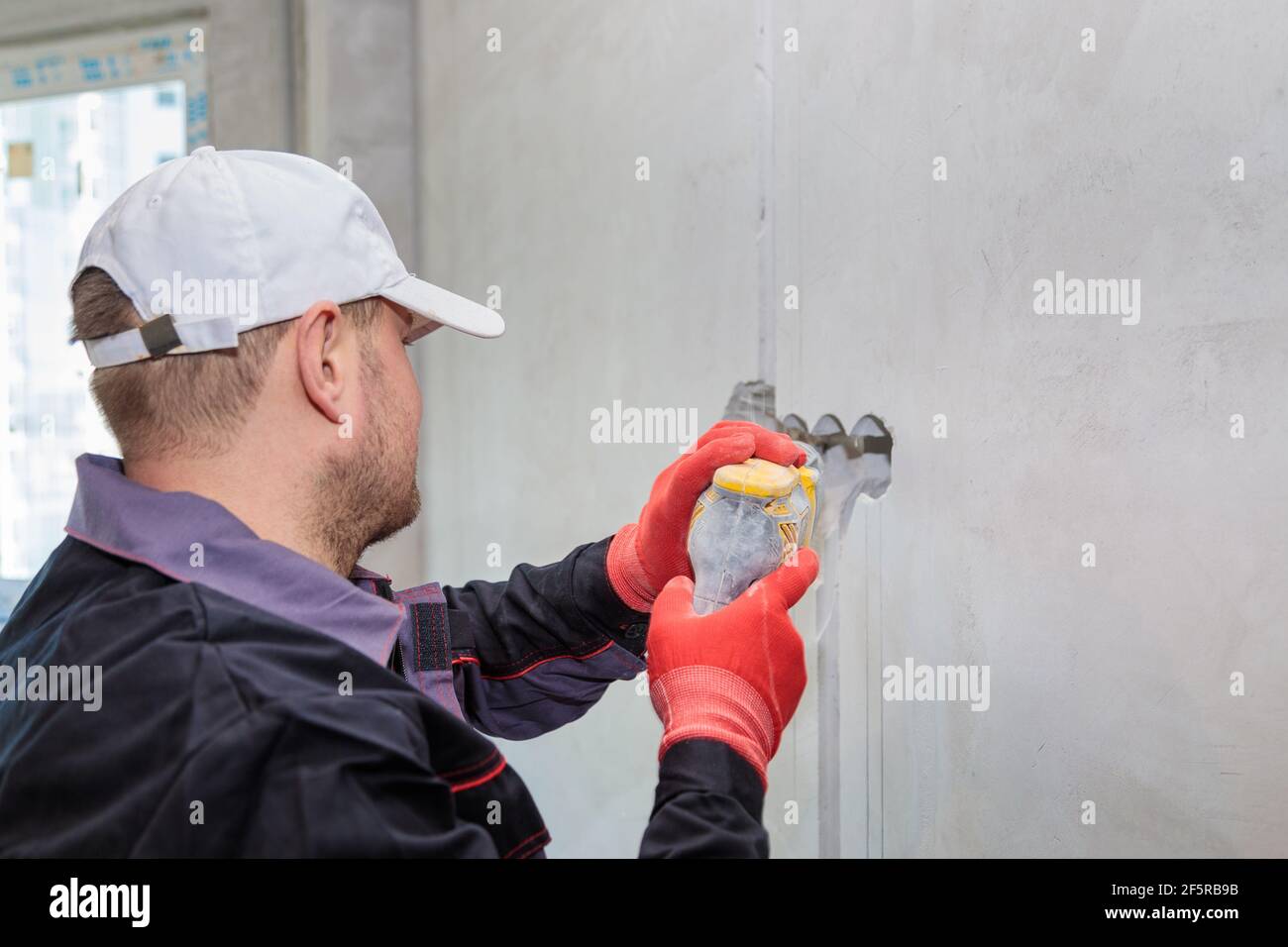 Worker drills holes bit hi-res stock photography and images - Alamy
