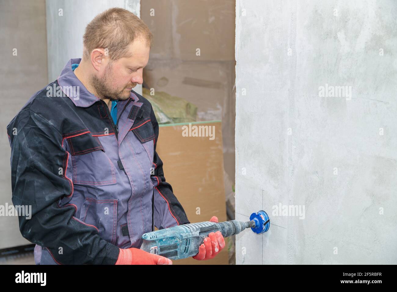 Worker drills holes bit hi-res stock photography and images - Alamy
