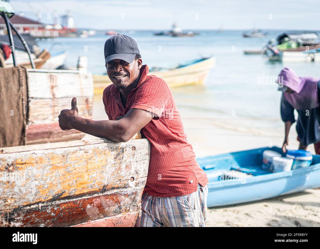Man cooking fish on boat hi-res stock photography and images - Alamy
