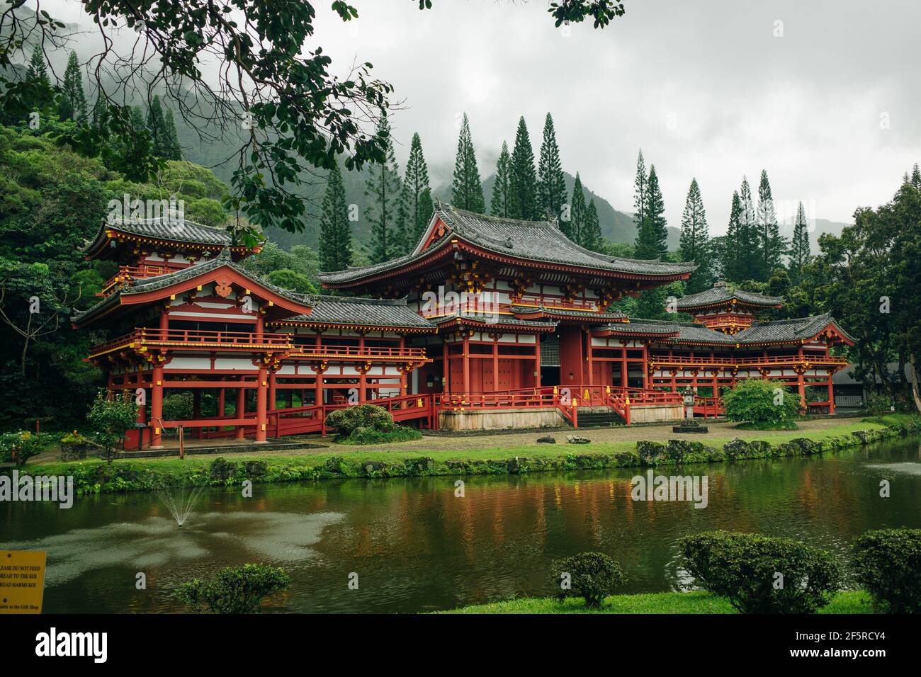 Red japanese temple in oahu hawaii hi-res stock photography and images ...