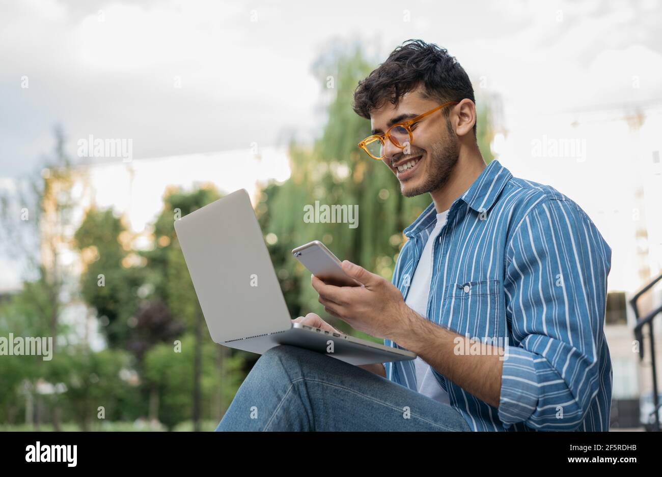 Indian man with laptop hi-res stock photography and images - Alamy
