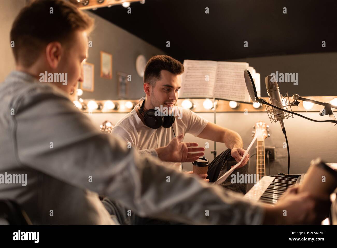 Professional writer hi-res stock photography and images - Alamy